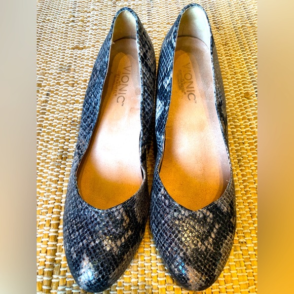 Vionic | Shoes | Vionic Snakeskin Wedges Sz8 Barely Worn And In ...
